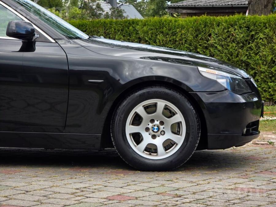 Black BMW 525 2005 in Riga, with an engine capacity of 2.50 L and mileage of 336 thousand km for 2950 €, photo 13 on AUTOMOTO.COM.LV