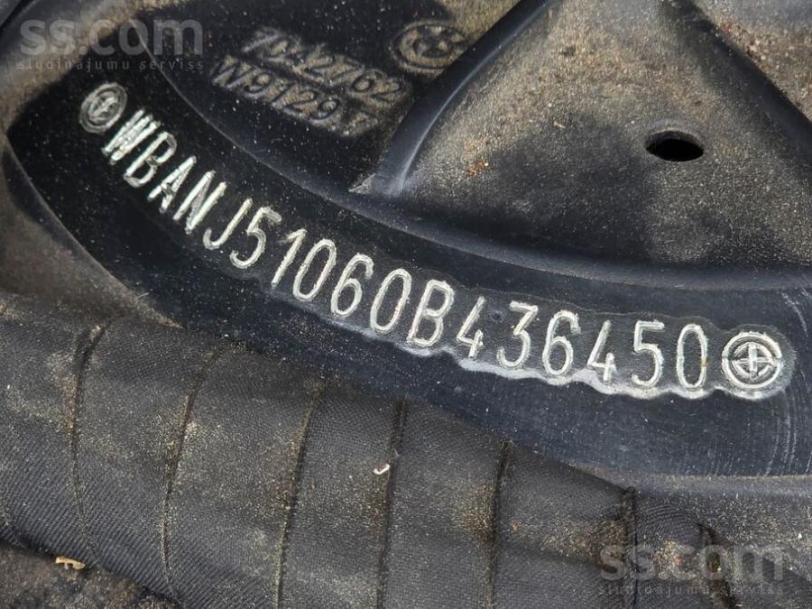 Black BMW 525 2005 in Riga, with an engine capacity of 2.50 L and mileage of 336 thousand km for 2950 €, photo 33 on AUTOMOTO.COM.LV