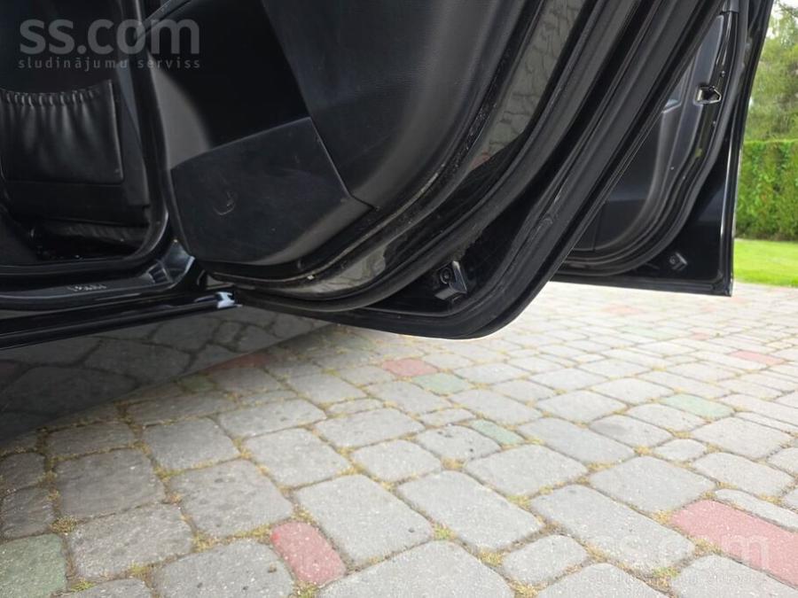 Black BMW 525 2005 in Riga, with an engine capacity of 2.50 L and mileage of 336 thousand km for 2950 €, photo 34 on AUTOMOTO.COM.LV