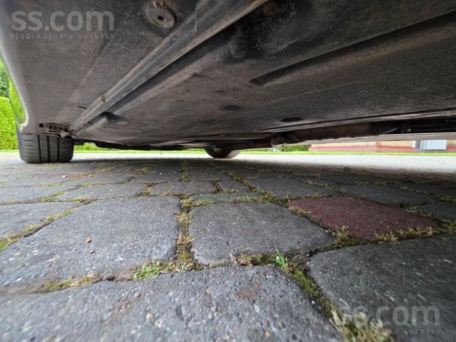 Black BMW 525 2005 in Riga, with an engine capacity of 2.50 L and mileage of 336 thousand km for 2950 €, photo 35 on AUTOMOTO.COM.LV