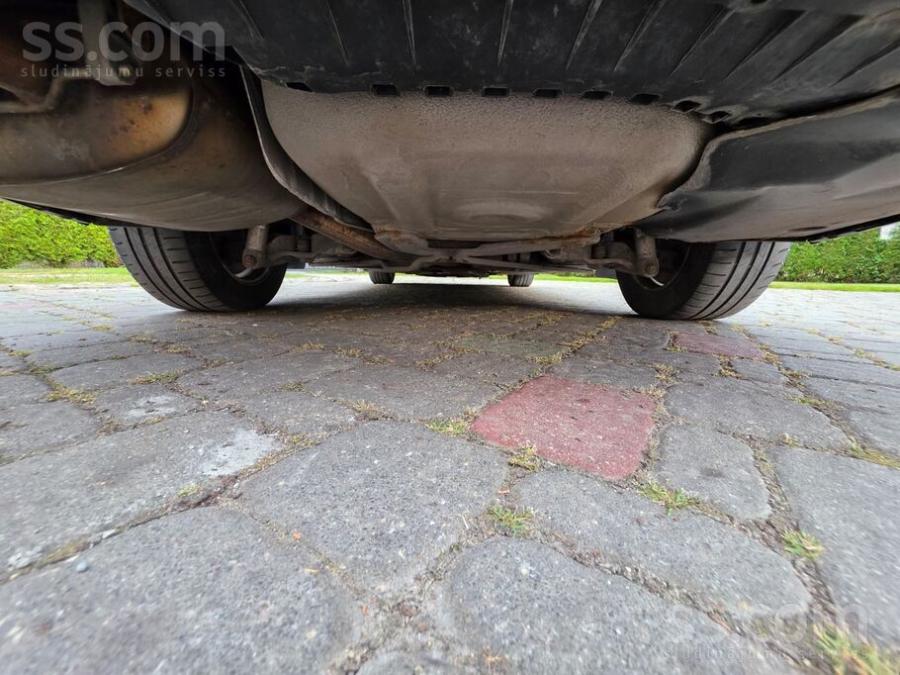 Black BMW 525 2005 in Riga, with an engine capacity of 2.50 L and mileage of 336 thousand km for 2950 €, photo 36 on AUTOMOTO.COM.LV
