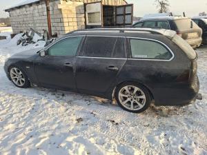 Black BMW 525 2005 in Jelgava, with an engine capacity of 2.50 L and mileage of 331 thousand km for 2100 €, photo 3 on AUTOMOTO.COM.LV