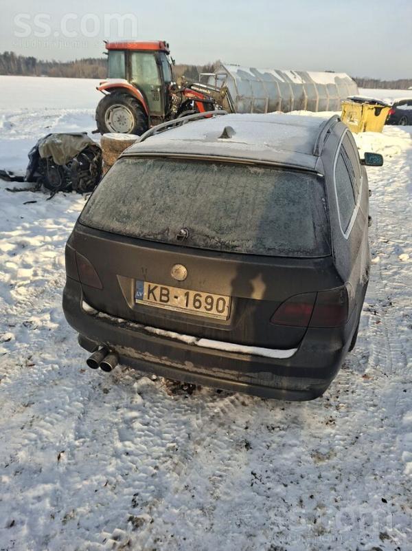 Black BMW 525 2005 in Jelgava, with an engine capacity of 2.50 L and mileage of 331 thousand km for 2100 €, photo 4 on AUTOMOTO.COM.LV