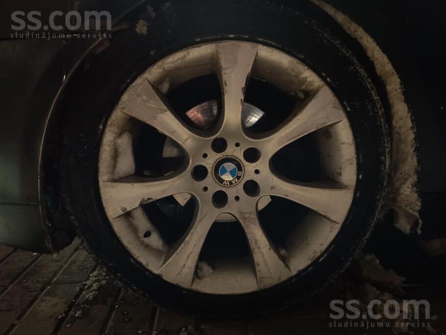 Black BMW 525 2005 in Riga, with an engine capacity of 2.50 L and mileage of 331 thousand km for 2300 €, photo 10 on AUTOMOTO.COM.LV