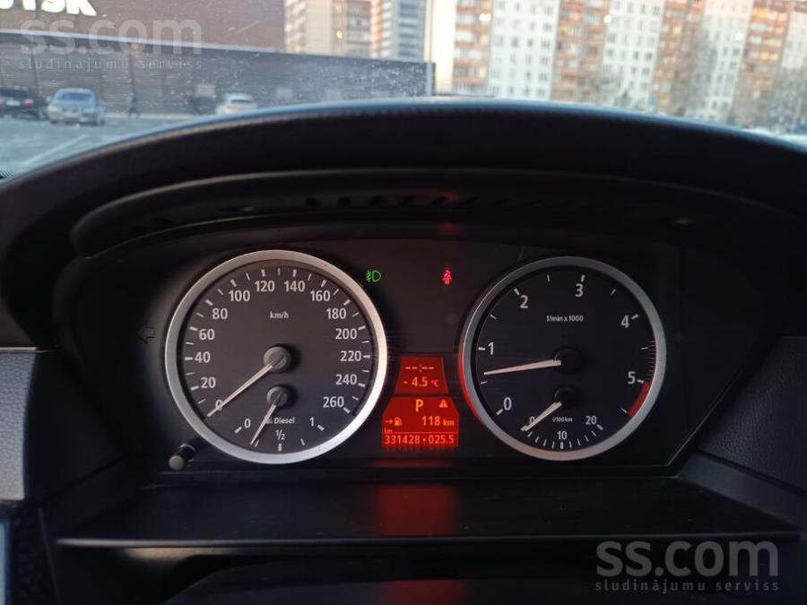 Black BMW 525 2005 in Riga, with an engine capacity of 2.50 L and mileage of 331 thousand km for 2300 €, photo 13 on AUTOMOTO.COM.LV