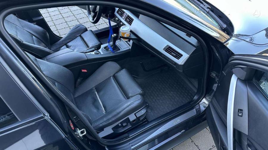 Melns BMW 525 2006 Klaipėda, ar dzinēja tilpumu 2.50 L un nobraukumu 404 tūkst. km par 3300 €, foto 17 vietnē AUTOMOTO.COM.LV