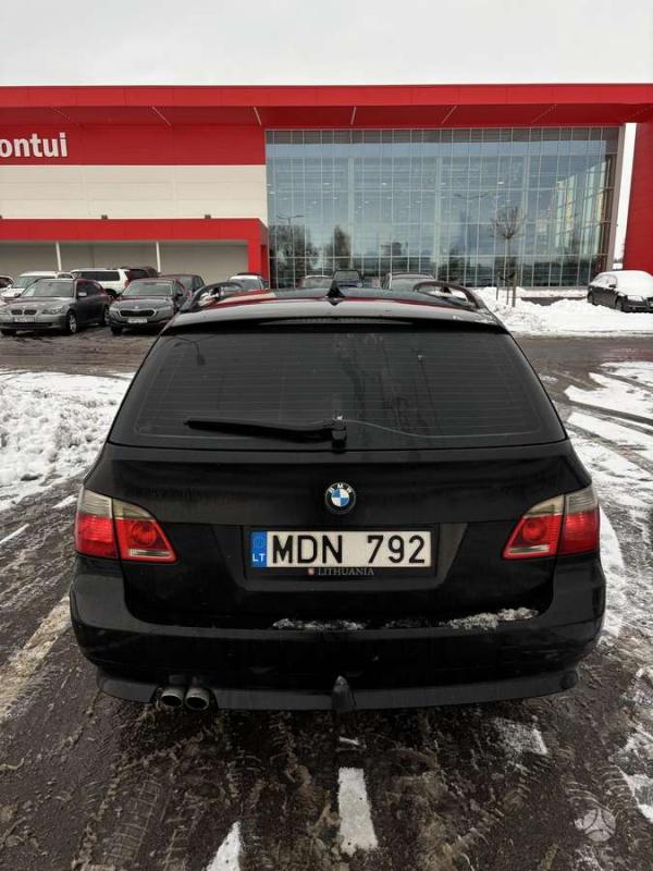 Black BMW 525 2006 in Kaunas, with an engine capacity of 2.50 L and mileage of 424 thousand km for 3000 €, photo 4 on AUTOMOTO.COM.LV