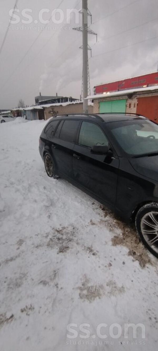 Black BMW 525 2006 in Daugavpils, with an engine capacity of 2.50 L and mileage of 294 thousand km for 4500 €, photo 3 on AUTOMOTO.COM.LV