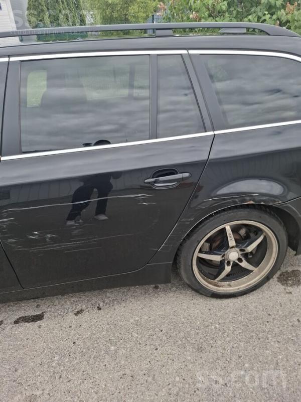 Melns BMW 525 2006 Rīga, ar dzinēja tilpumu 2.50 L un nobraukumu 392 tūkst. km par 3000 €, foto 6 vietnē AUTOMOTO.COM.LV