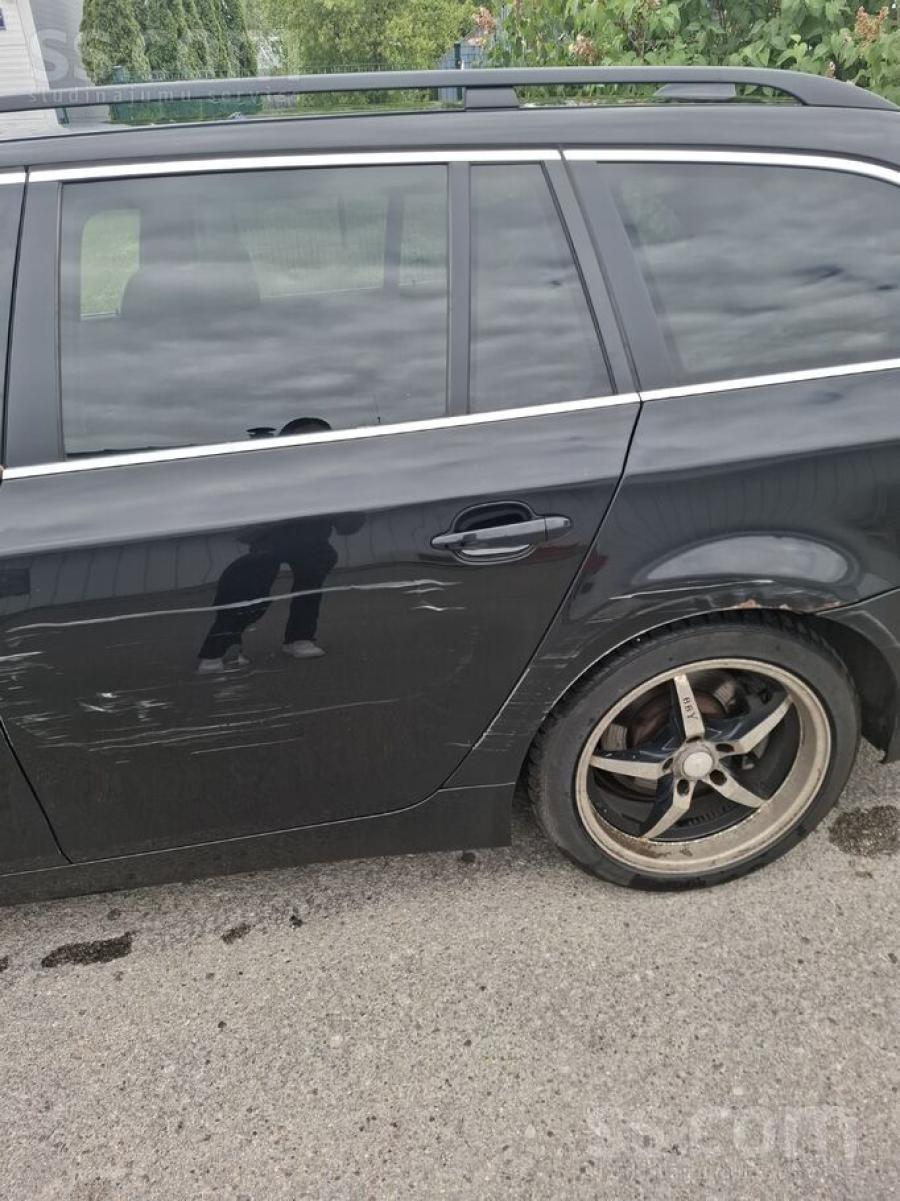 Melns BMW 525 2006 Rīga, ar dzinēja tilpumu 2.50 L un nobraukumu 392 tūkst. km par 3000 €, foto 7 vietnē AUTOMOTO.COM.LV