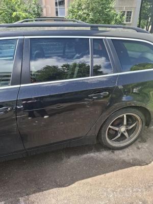 Black BMW 525 2006 in Riga, with an engine capacity of 2.50 L and mileage of 392 thousand km for 2000 €, photo 4 on AUTOMOTO.COM.LV