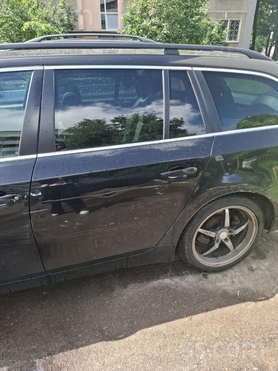 Black BMW 525 2006 in Riga, with an engine capacity of 2.50 L and mileage of 392 thousand km for 2000 €, photo 4 on AUTOMOTO.COM.LV