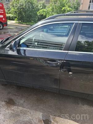 Black BMW 525 2006 in Riga, with an engine capacity of 2.50 L and mileage of 392 thousand km for 2000 €, photo 5 on AUTOMOTO.COM.LV