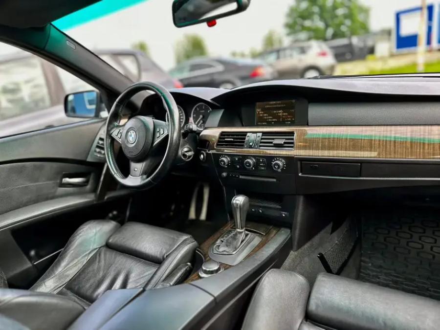 Black BMW 525 2006 in Jelgava, with an engine capacity of 2.50 L and mileage of 501 thousand km for 1200 €, photo 12 on AUTOMOTO.COM.LV