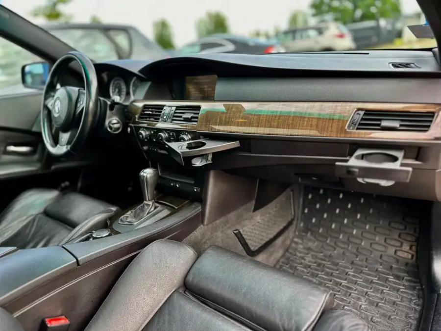 Black BMW 525 2006 in Jelgava, with an engine capacity of 2.50 L and mileage of 501 thousand km for 1200 €, photo 14 on AUTOMOTO.COM.LV