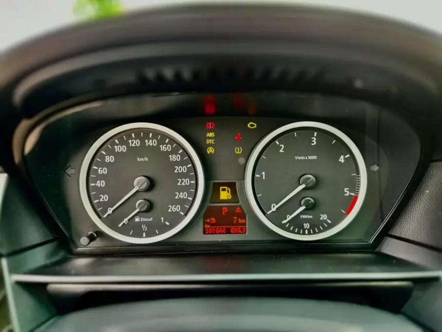 Black BMW 525 2006 in Jelgava, with an engine capacity of 2.50 L and mileage of 501 thousand km for 1200 €, photo 19 on AUTOMOTO.COM.LV