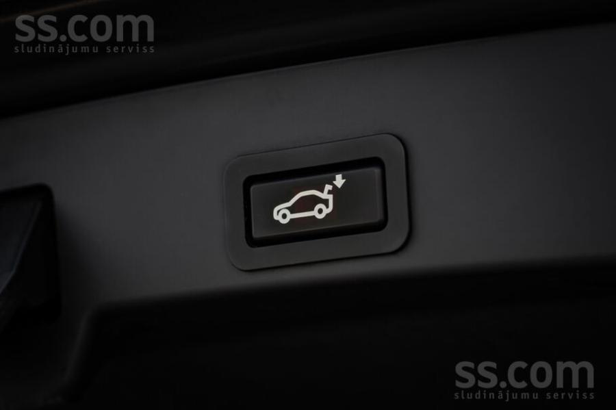 Black BMW 525 2006 in Riga, with an engine capacity of 2.50 L and mileage of 329 thousand km for 6995 €, photo 9 on AUTOMOTO.COM.LV