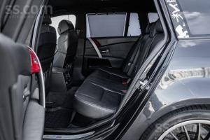 Black BMW 525 2006 in Riga, with an engine capacity of 2.50 L and mileage of 329 thousand km for 6995 €, photo 15 on AUTOMOTO.COM.LV