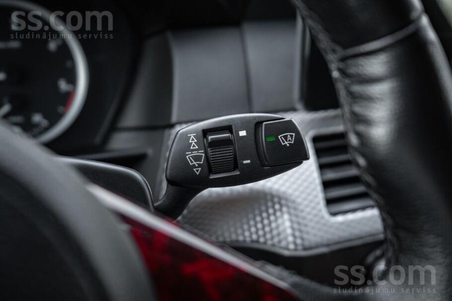 Black BMW 525 2006 in Riga, with an engine capacity of 2.50 L and mileage of 329 thousand km for 6995 €, photo 22 on AUTOMOTO.COM.LV