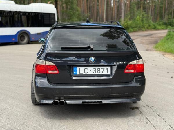 Black BMW 525 2006 in Riga, with an engine capacity of 2.50 L and mileage of 410 thousand km for 2700 €, photo 5 on AUTOMOTO.COM.LV