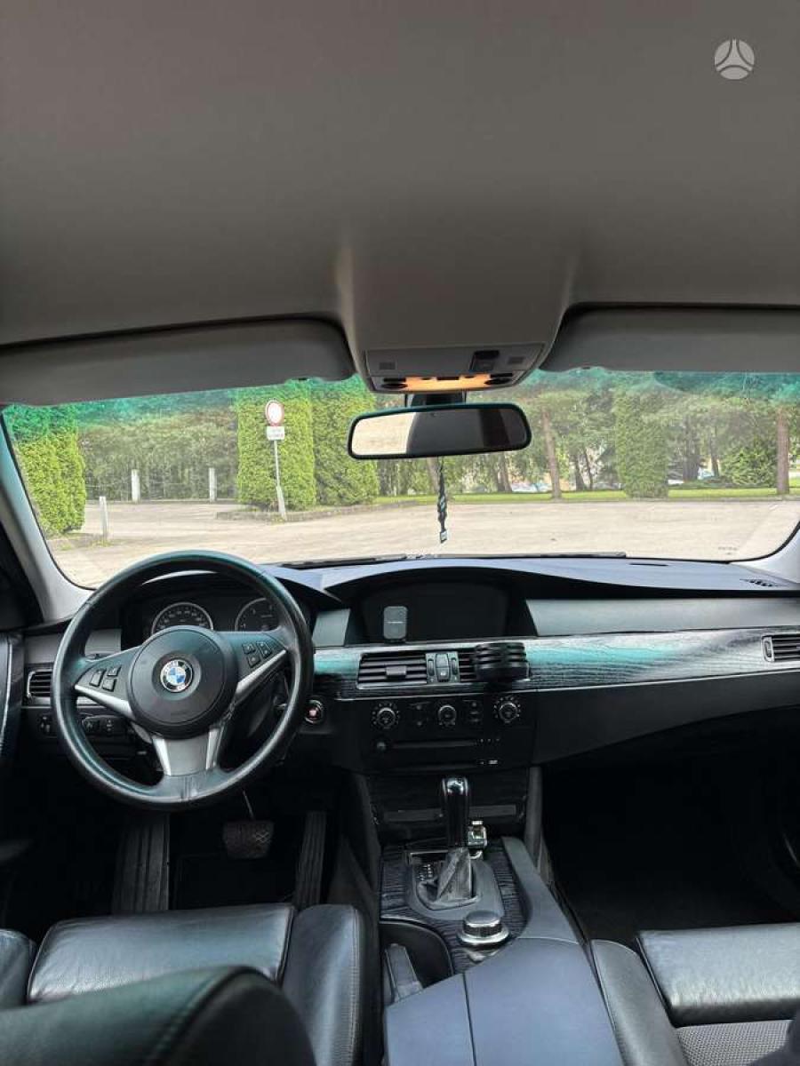 Black BMW 525 2006 in Alytus, with an engine capacity of 2.50 L and mileage of 375 thousand km for 3450 €, photo 13 on AUTOMOTO.COM.LV