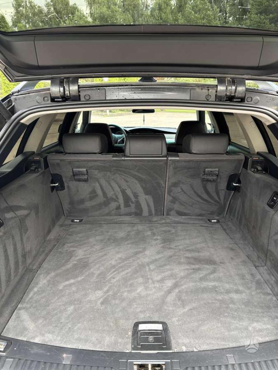 Black BMW 525 2006 in Alytus, with an engine capacity of 2.50 L and mileage of 375 thousand km for 3450 €, photo 15 on AUTOMOTO.COM.LV