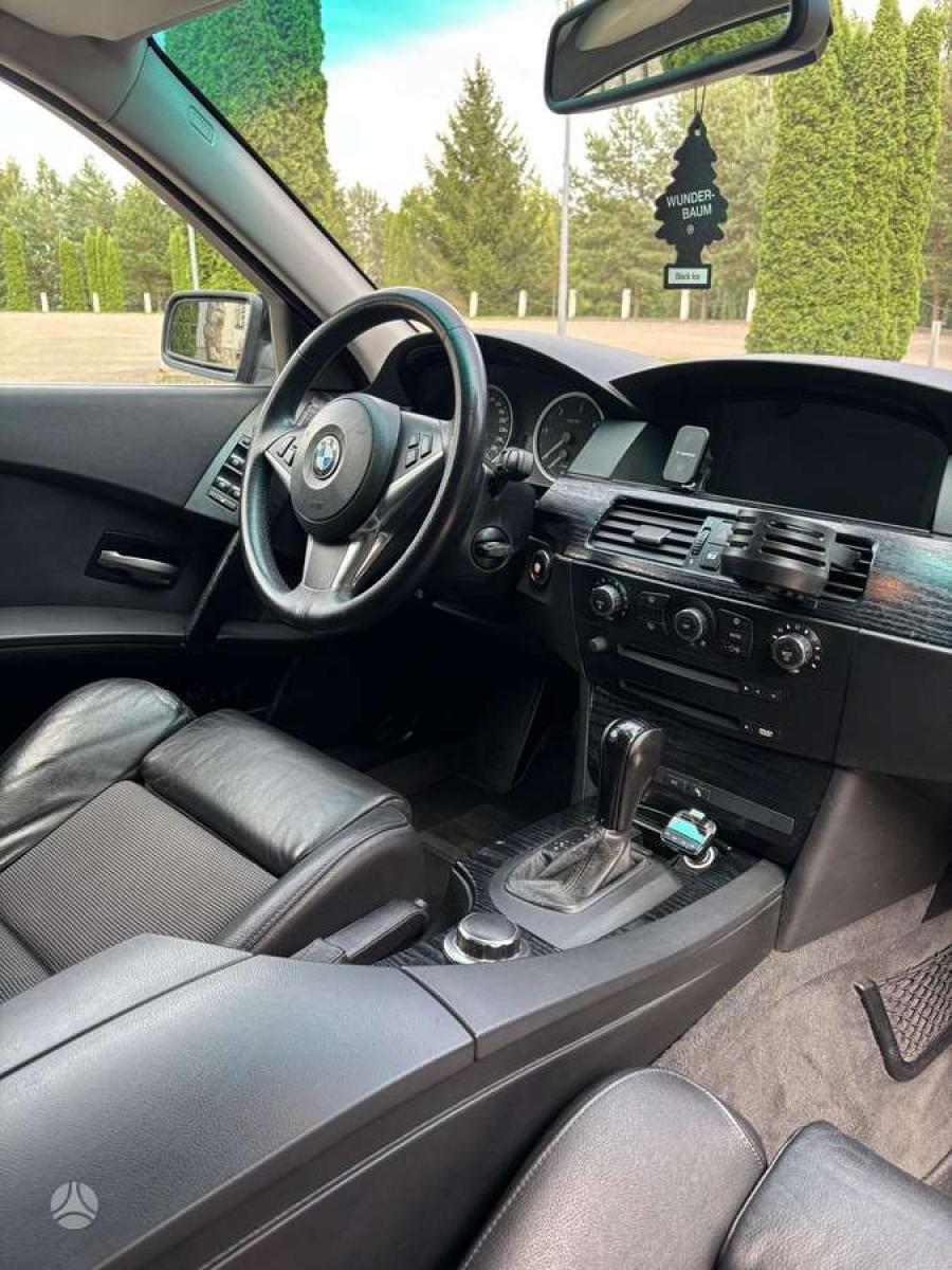 Black BMW 525 2006 in Alytus, with an engine capacity of 2.50 L and mileage of 375 thousand km for 3450 €, photo 17 on AUTOMOTO.COM.LV
