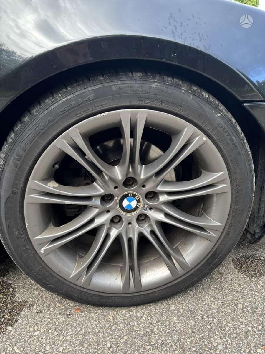 Black BMW 525 2006 in Alytus, with an engine capacity of 2.50 L and mileage of 375 thousand km for 3450 €, photo 18 on AUTOMOTO.COM.LV