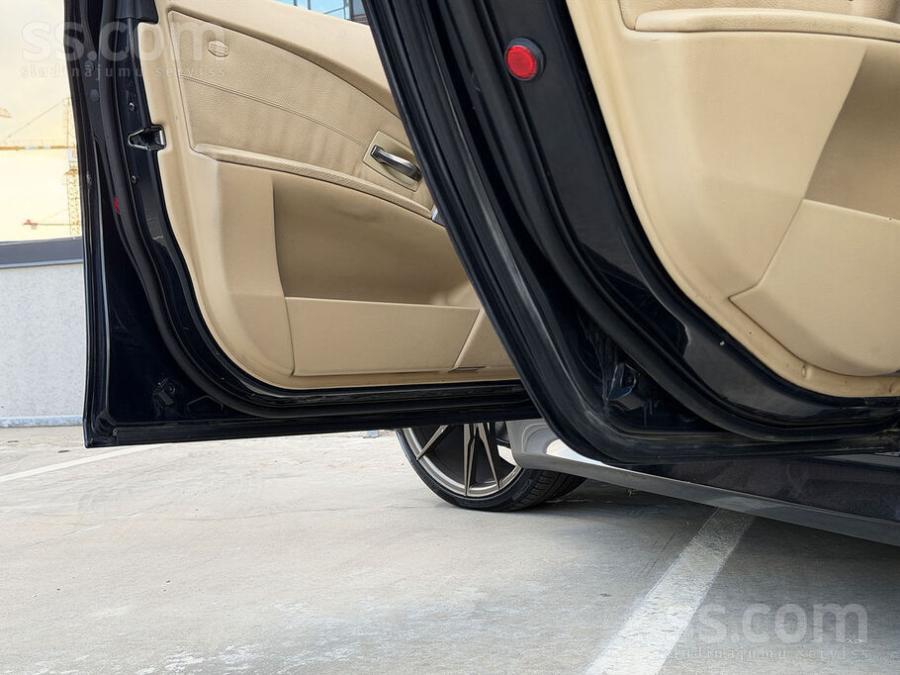 Black BMW 525 2006 in Riga, with an engine capacity of 2.50 L and mileage of 383 thousand km for 3750 €, photo 14 on AUTOMOTO.COM.LV
