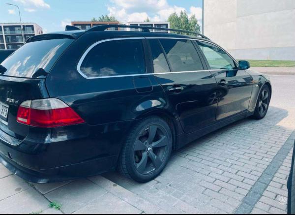 Black BMW 525 2006 in Vilnius, with an engine capacity of 2.50 L and mileage of 322 thousand km for 1700 €, photo 4 on AUTOMOTO.COM.LV