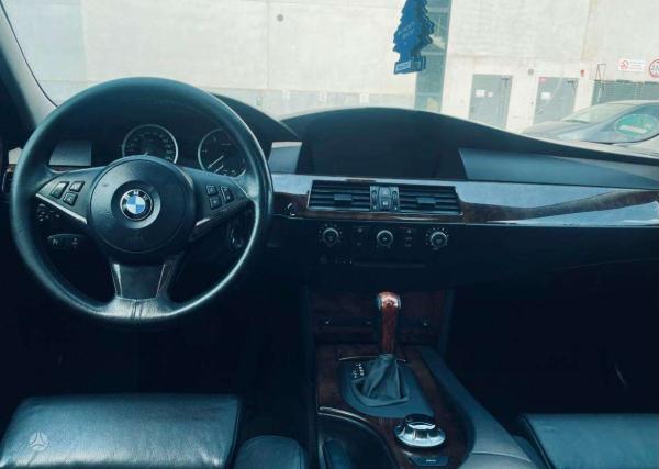 Black BMW 525 2006 in Vilnius, with an engine capacity of 2.50 L and mileage of 322 thousand km for 1700 €, photo 7 on AUTOMOTO.COM.LV