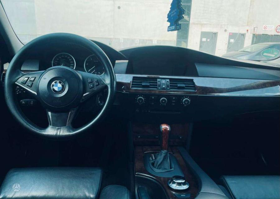 Melns BMW 525 2006 Viļņa, ar dzinēja tilpumu 2.50 L un nobraukumu 322 tūkst. km par 1700 €, foto 8 vietnē AUTOMOTO.COM.LV
