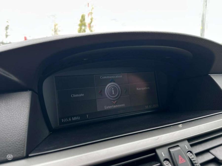 Black BMW 525 2006 in Vilnius, with an engine capacity of 2.50 L and mileage of 372 thousand km for 1450 €, photo 9 on AUTOMOTO.COM.LV