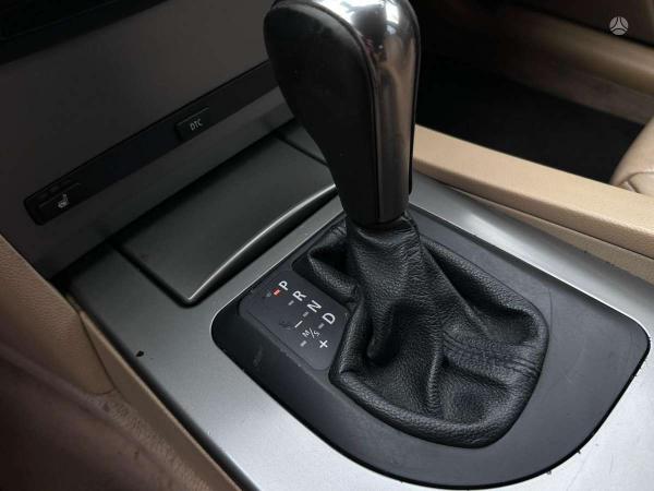 Black BMW 525 2006 in Vilnius, with an engine capacity of 2.50 L and mileage of 372 thousand km for 1450 €, photo 9 on AUTOMOTO.COM.LV