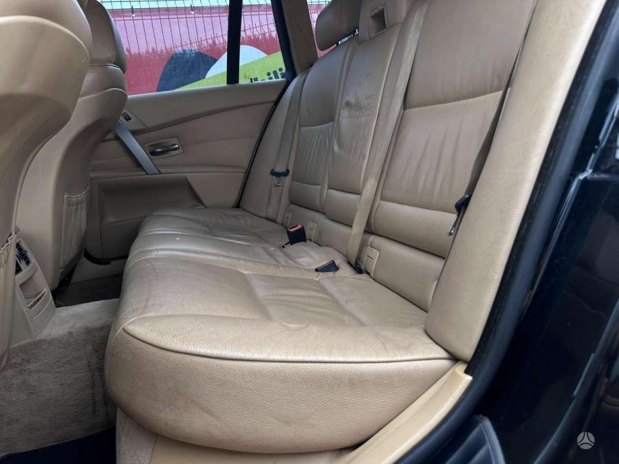 Black BMW 525 2006 in Vilnius, with an engine capacity of 2.50 L and mileage of 372 thousand km for 1450 €, photo 12 on AUTOMOTO.COM.LV