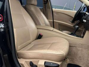 Black BMW 525 2006 in Vilnius, with an engine capacity of 2.50 L and mileage of 372 thousand km for 1450 €, photo 13 on AUTOMOTO.COM.LV