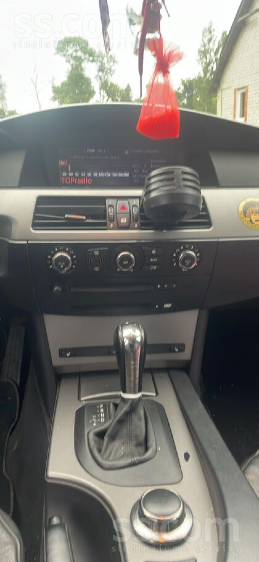 Melns BMW 525 2006 Madona, ar dzinēja tilpumu 2.50 L un nobraukumu 288 tūkst. km par 2700 €, foto 4 vietnē AUTOMOTO.COM.LV