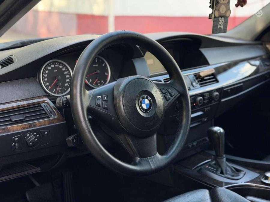 Black BMW 525 2006 in Kaunas, with an engine capacity of 2.50 L and mileage of 324 thousand km for 4000 €, photo 20 on AUTOMOTO.COM.LV