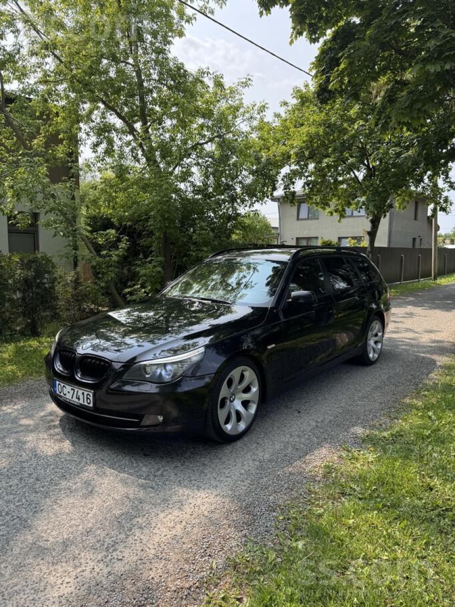 Melns BMW 525 2007 Rīga, ar dzinēja tilpumu 2.50 L un nobraukumu 420 tūkst. km par 7000 €, foto 1 vietnē AUTOMOTO.COM.LV