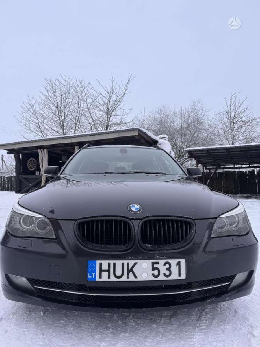 Black BMW 525 2007 in Vilnius, with an engine capacity of 3.00 L and mileage of 485 thousand km for 3300 €, photo 4 on AUTOMOTO.COM.LV