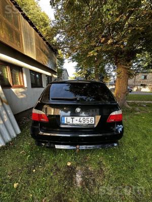 Black BMW 525 2007 in Ventspils, with an engine capacity of 3.00 L and mileage of 388 thousand km for 5000 €, photo 2 on AUTOMOTO.COM.LV
