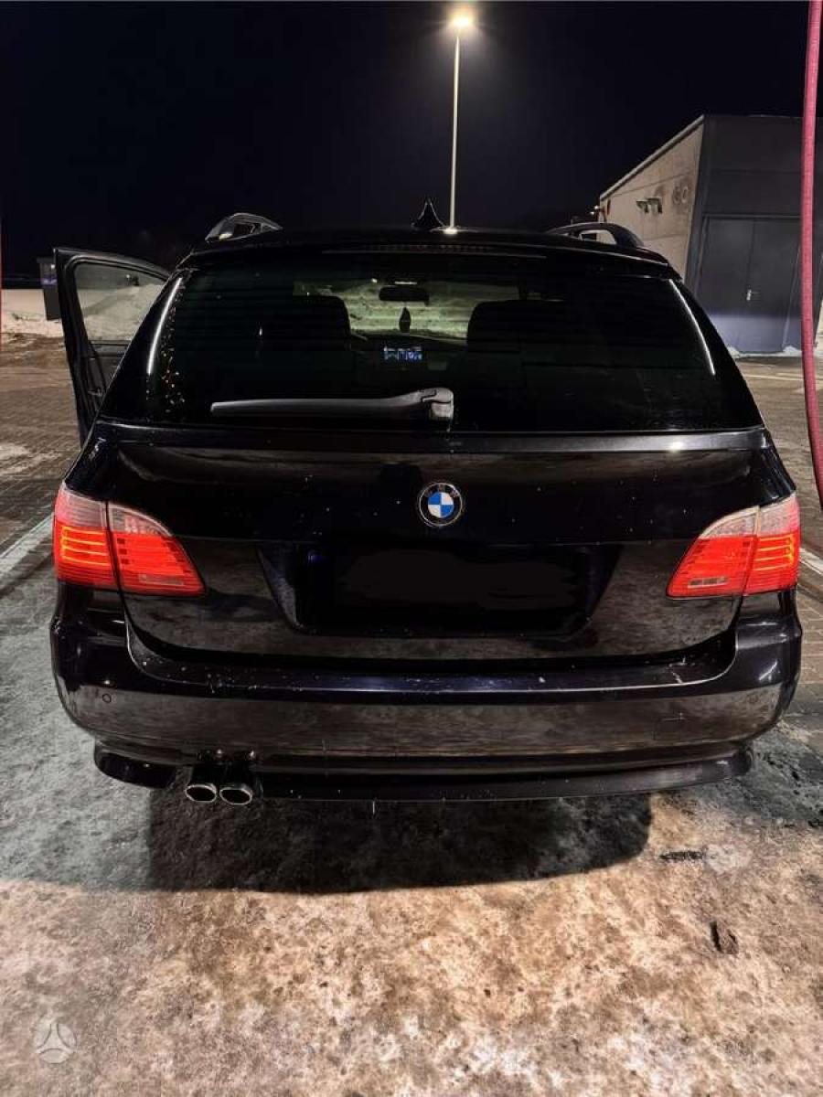 Black BMW 525 2007 in Kaunas, with an engine capacity of 2.99 L and mileage of 373 thousand km for 4800 €, photo 2 on AUTOMOTO.COM.LV