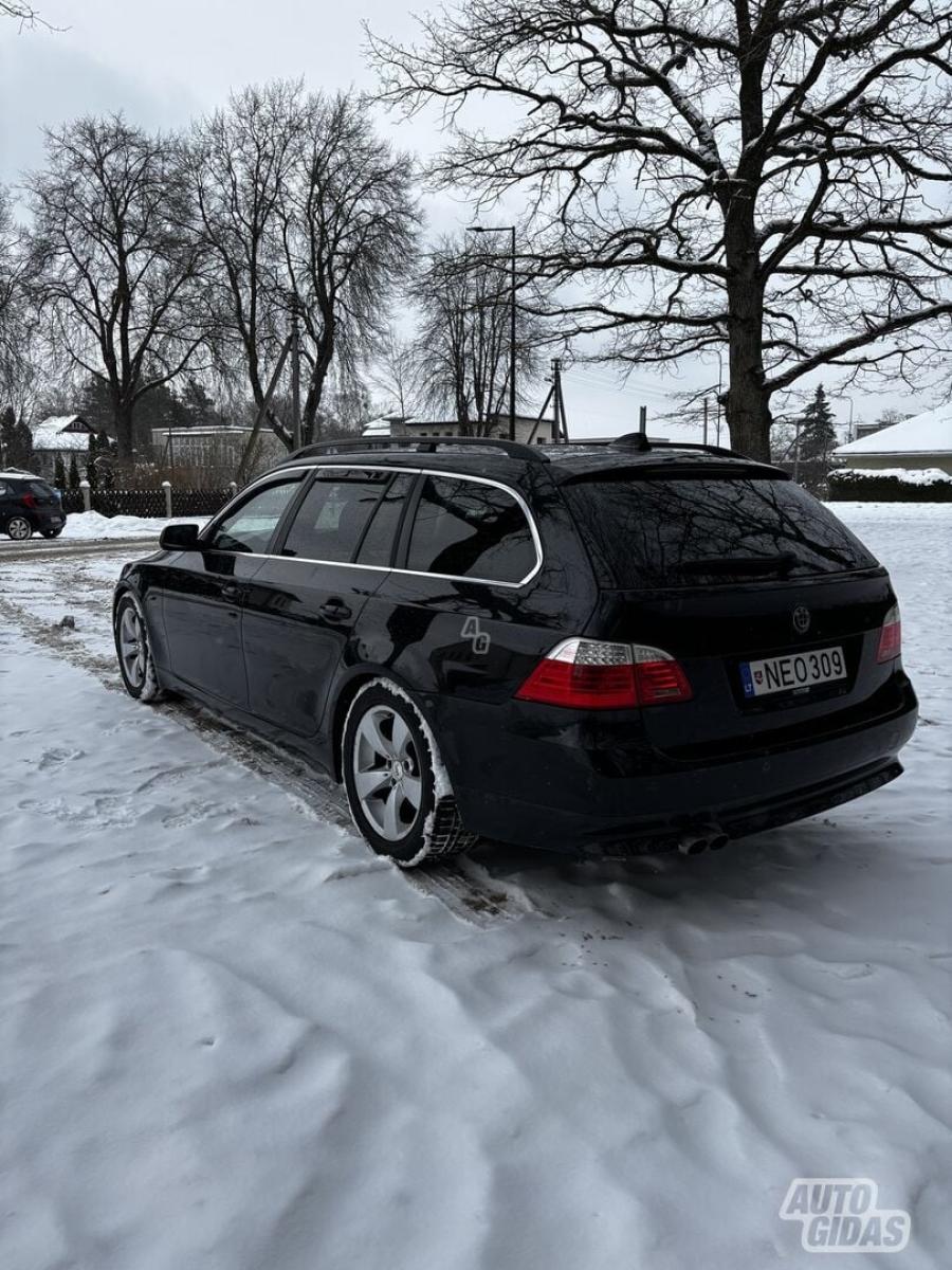 Black BMW 525 2007 in Alytus, with an engine capacity of 3.00 L and mileage of 366 thousand km for 3900 €, photo 4 on AUTOMOTO.COM.LV