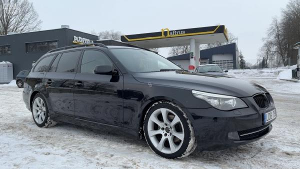 Melns BMW 525 2007 Kauņa, ar dzinēja tilpumu 3.00 L un nobraukumu 412 tūkst. km par 3600 €, foto 5 vietnē AUTOMOTO.COM.LV