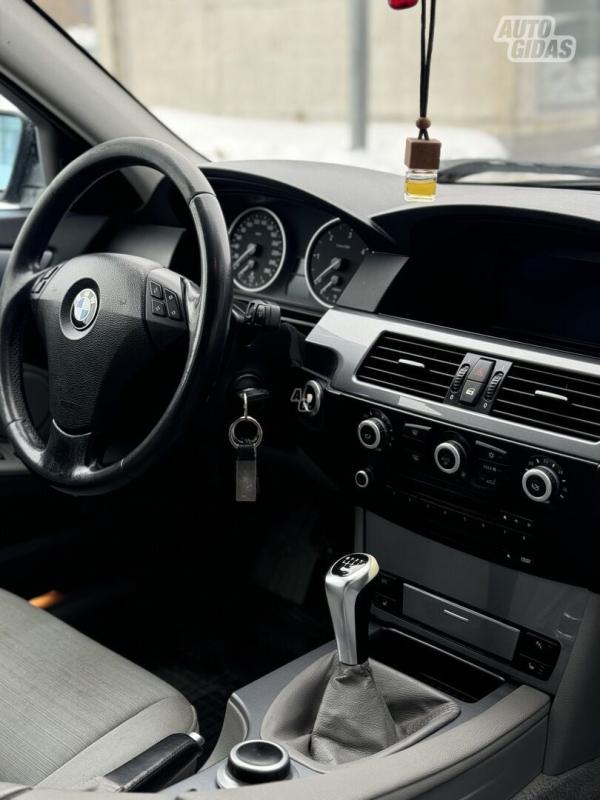 Melns BMW 525 2007 Viļņa, ar dzinēja tilpumu 3.00 L un nobraukumu 440 tūkst. km par 2399 €, foto 7 vietnē AUTOMOTO.COM.LV