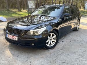 Melns BMW 525 2007 Kauņa, ar dzinēja tilpumu 2.50 L un nobraukumu 400 tūkst. km par 2499 €, foto  vietnē AUTOMOTO.COM.LV