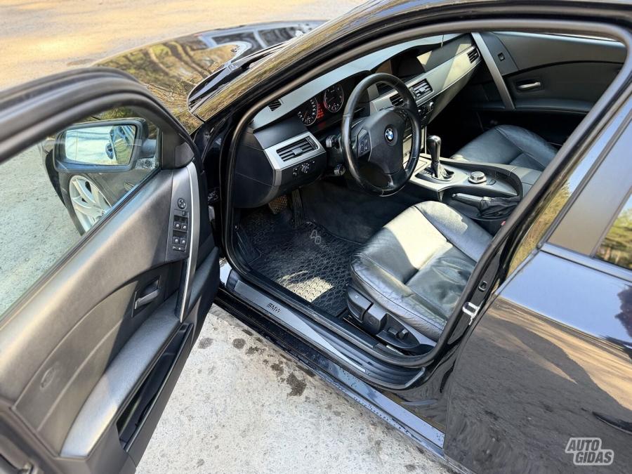 Melns BMW 525 2007 Kauņa, ar dzinēja tilpumu 2.50 L un nobraukumu 400 tūkst. km par 2499 €, foto 13 vietnē AUTOMOTO.COM.LV