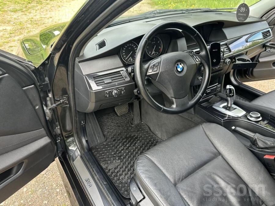 Black BMW 525 2007 in Ogre, with an engine capacity of 3.00 L and mileage of 306 thousand km for 4990 €, photo 9 on AUTOMOTO.COM.LV