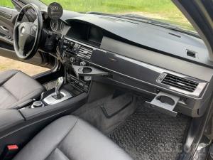 Black BMW 525 2007 in Ogre, with an engine capacity of 3.00 L and mileage of 306 thousand km for 4990 €, photo 10 on AUTOMOTO.COM.LV