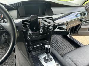 Black BMW 525 2007 in Ogre, with an engine capacity of 3.00 L and mileage of 306 thousand km for 4990 €, photo 12 on AUTOMOTO.COM.LV